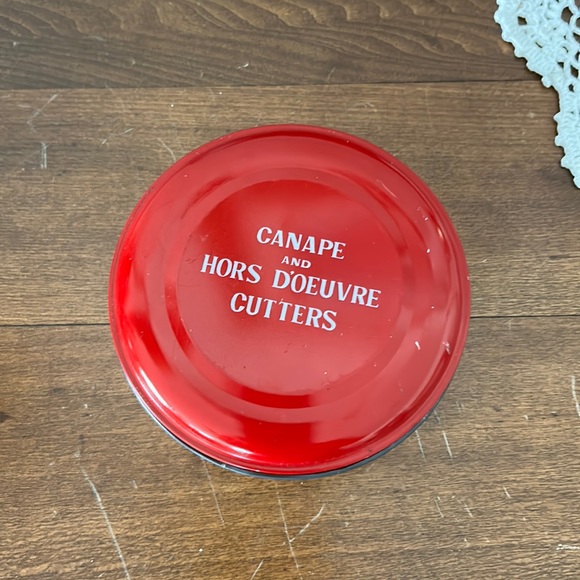 Kitchen | Vintage Canape And Hors Doeuvres Cutters In Tin | Poshmark